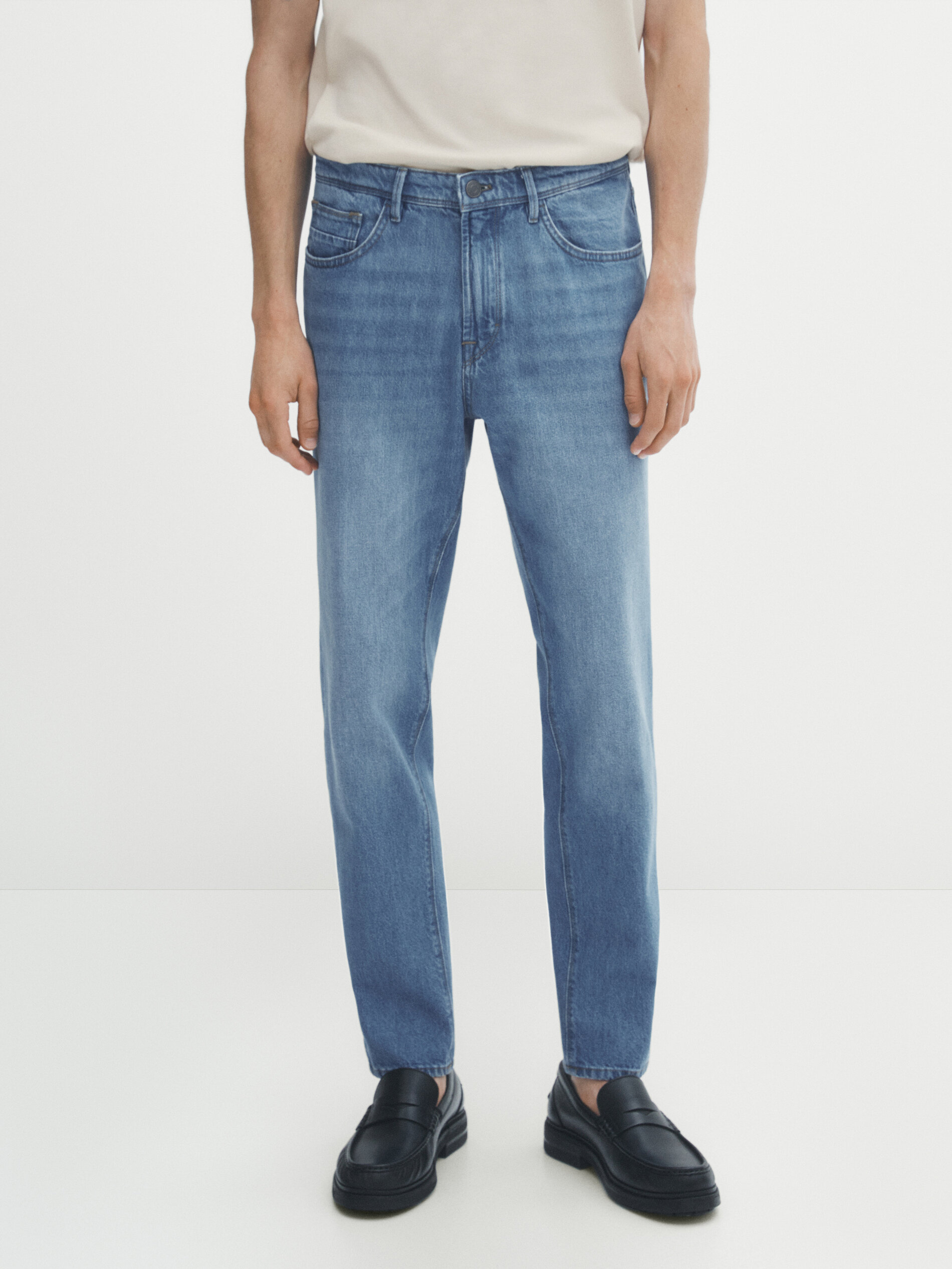 Pantalón vaquero mid bleach tapered fit · Indigo · Vestir | Massimo Dutti