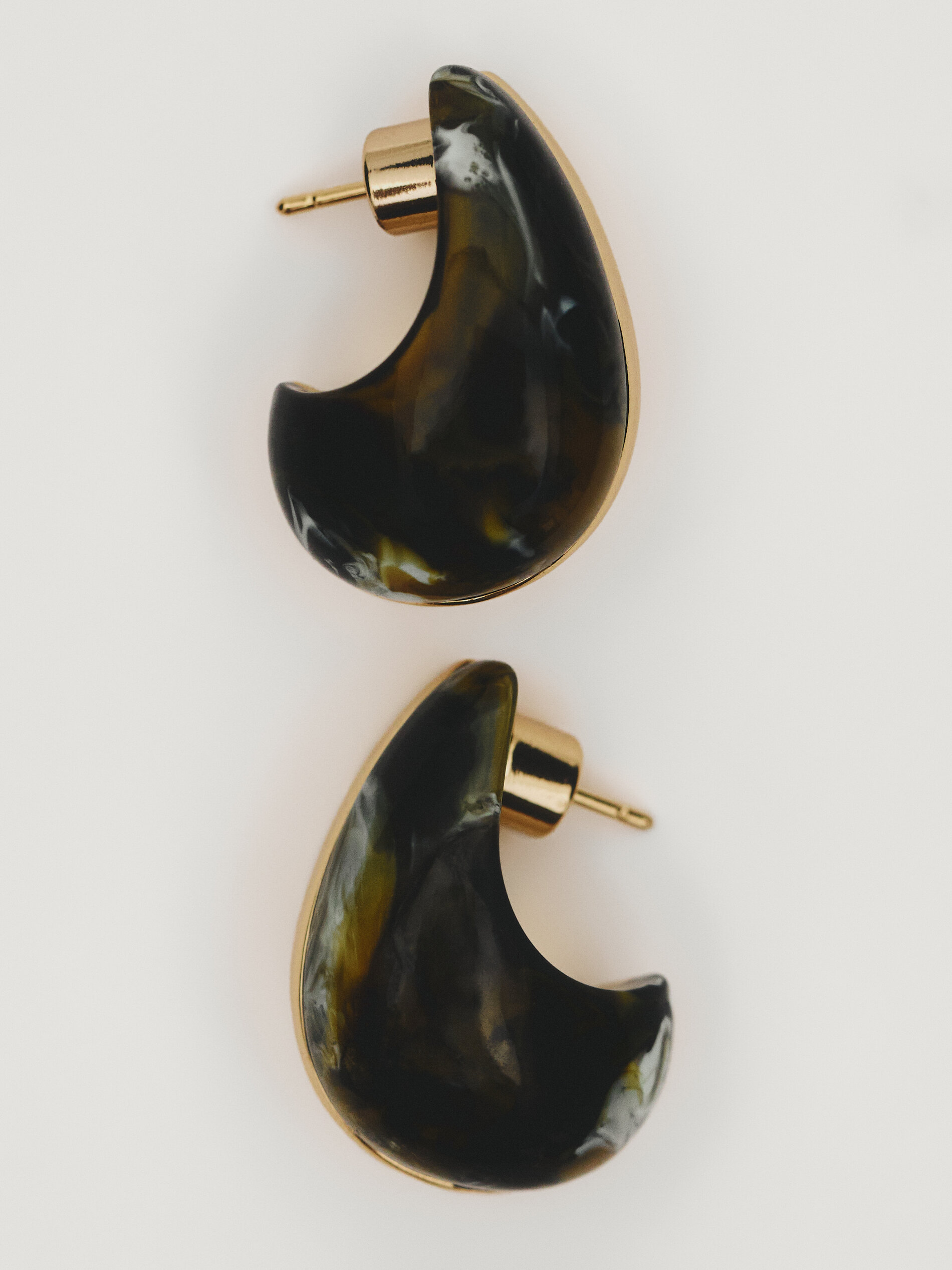 樹脂設計垂墜耳環 · 0-500 · Accessories | Massimo Dutti