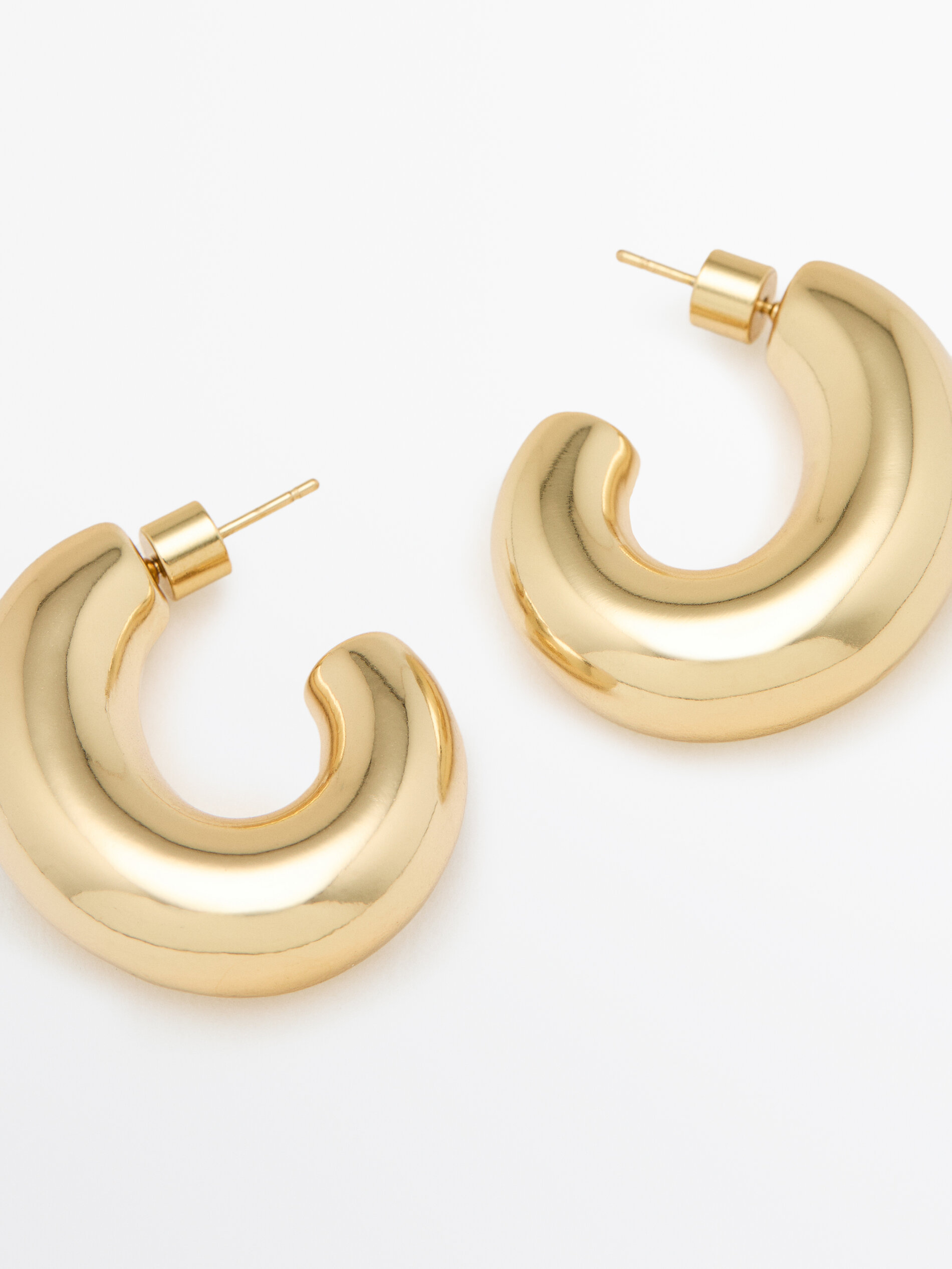 Curved hoop earrings · Golden · Accessories | Massimo Dutti
