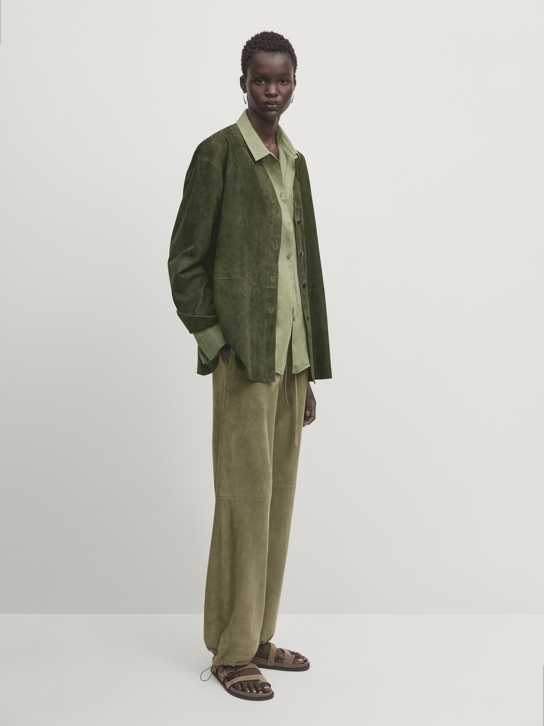 Chemisier pur lin · Kaki, Vert Clair, Noir, Gris · Chemises | Massimo Dutti