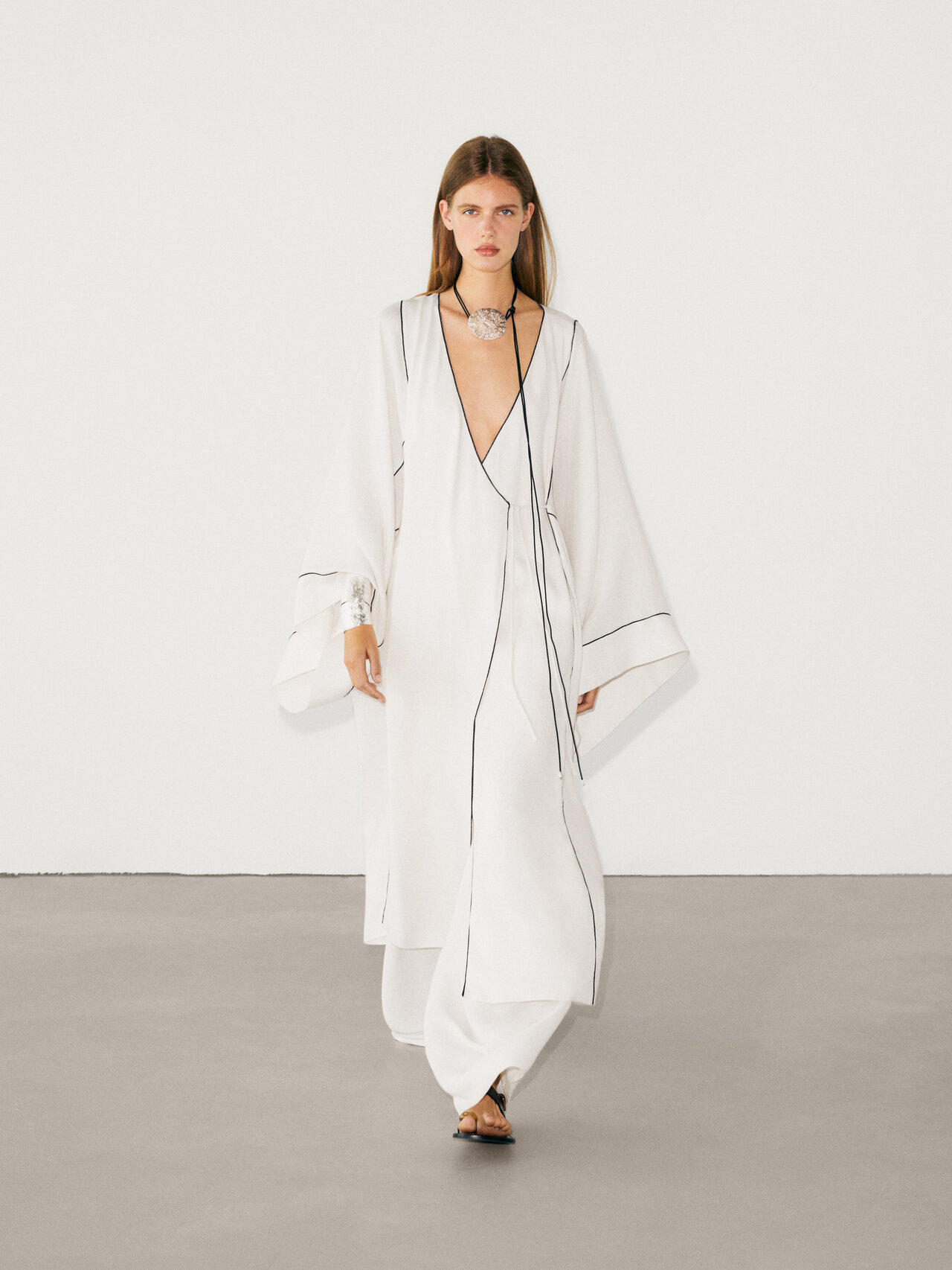 Linen dresses - Massimo Dutti