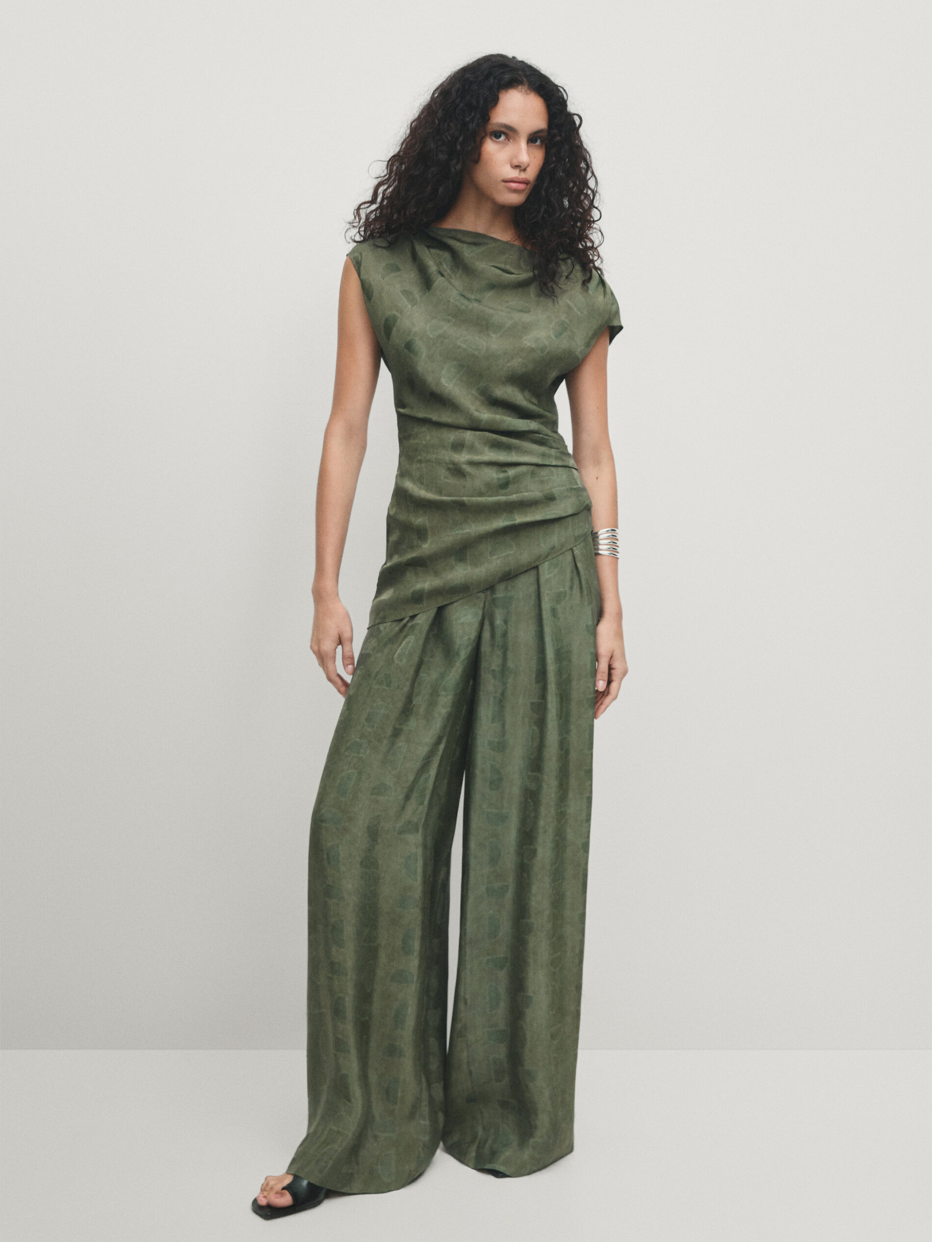 Top conjunto estampado detalle frunce · Oliva Osc · Camisas | Massimo Dutti