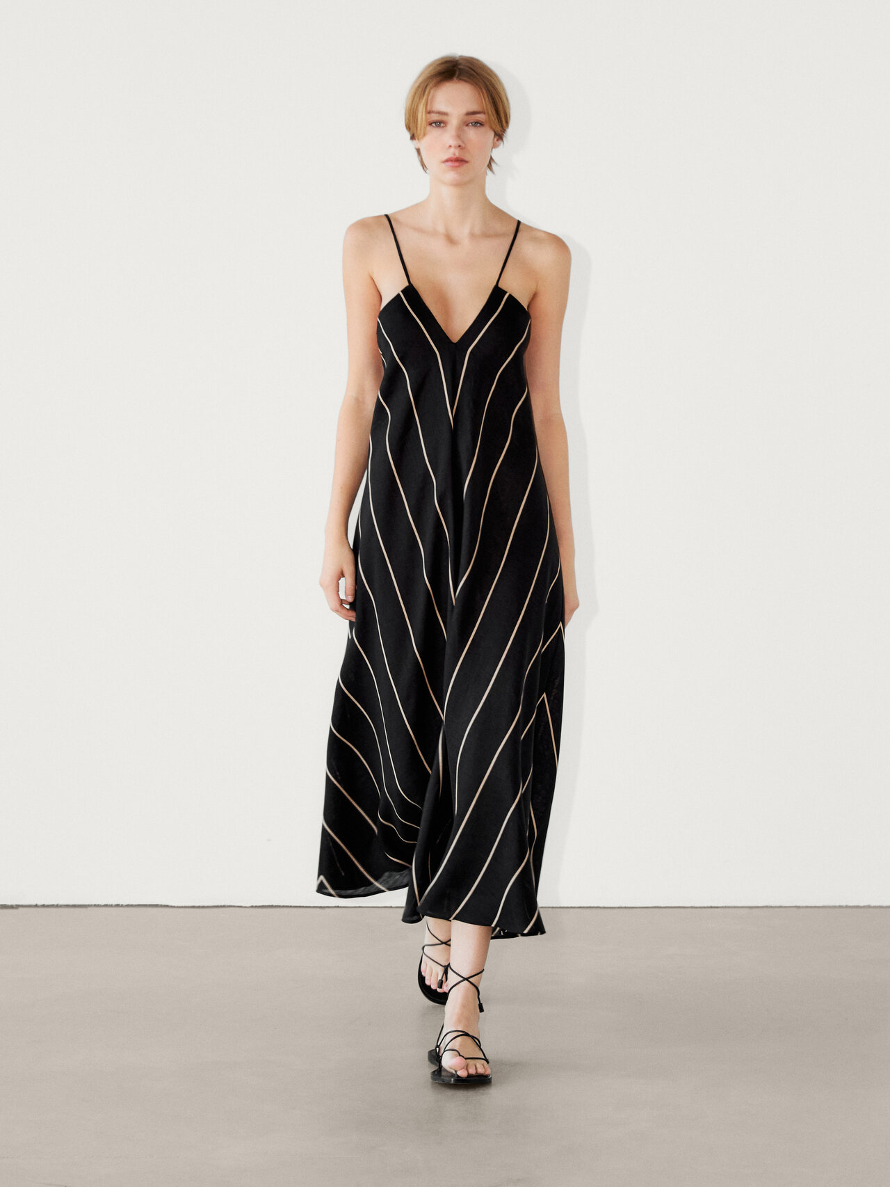 Linen dresses - Massimo Dutti