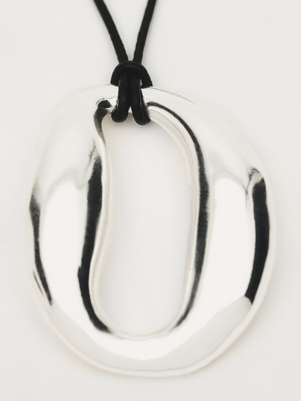 Collar Cordón Piel Detalle Pieza · Plata · Accesorios Massimo Dutti