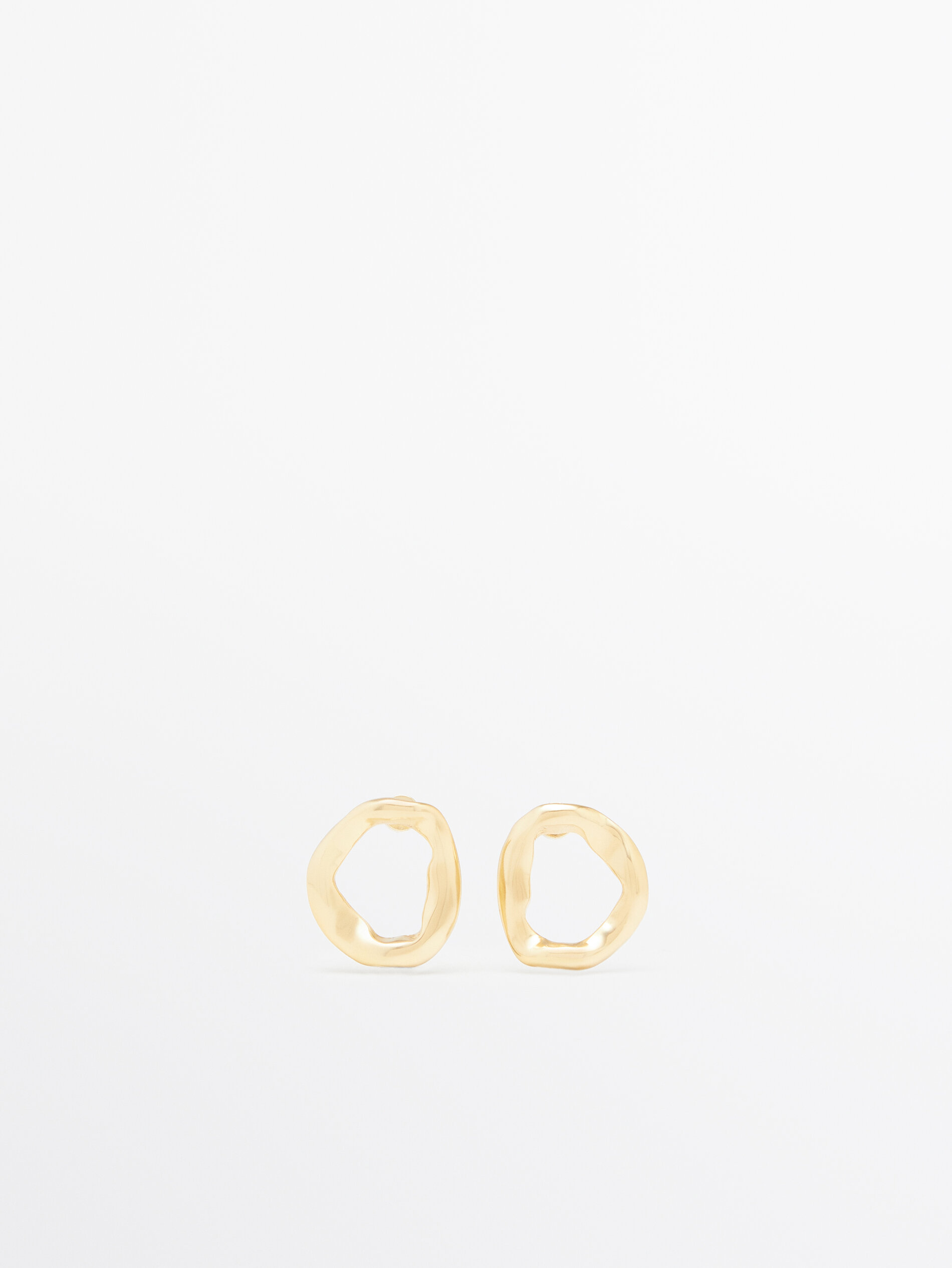 Pendientes detalle textura · Dorado · Accesorios | Massimo Dutti