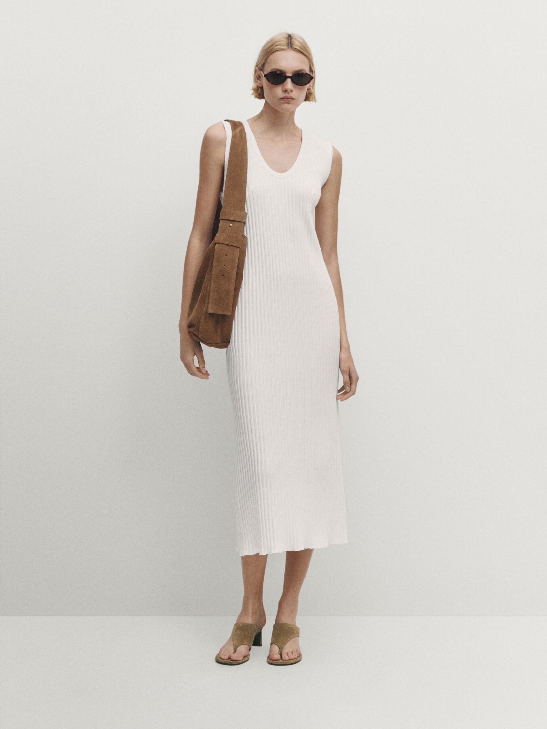 Vestido midi canalé escote - Massimo Dutti