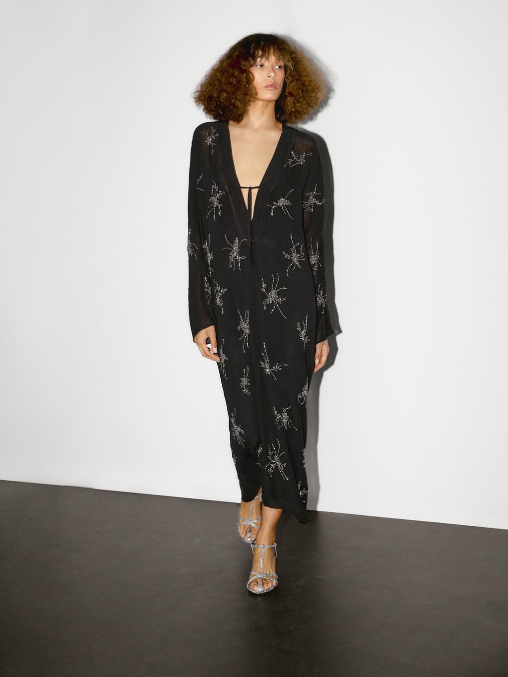 Robe midi fluide avec broderies · Noir · Habillé / Robes Et ...