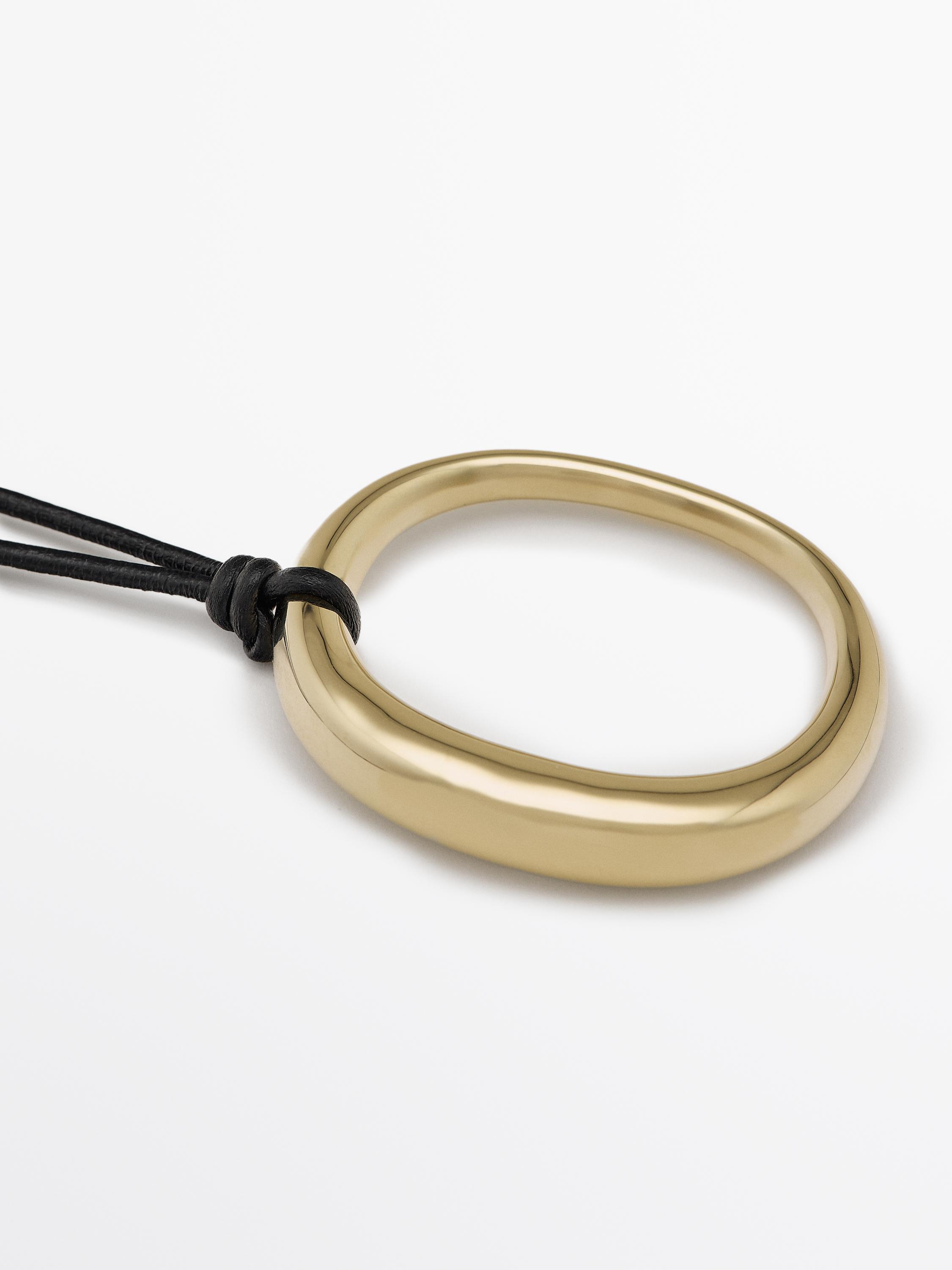 Collar Cordón Piel Pieza Ovalada · Dorado · Accesorios Massimo Dutti