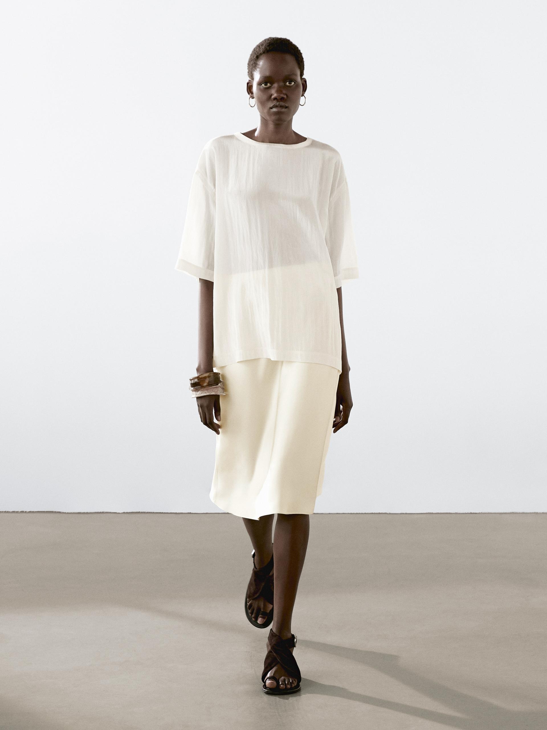 Χυτή φούστα με σατινέ όψη · Εκρου · Γυαλια Ηλιου | Massimo Dutti