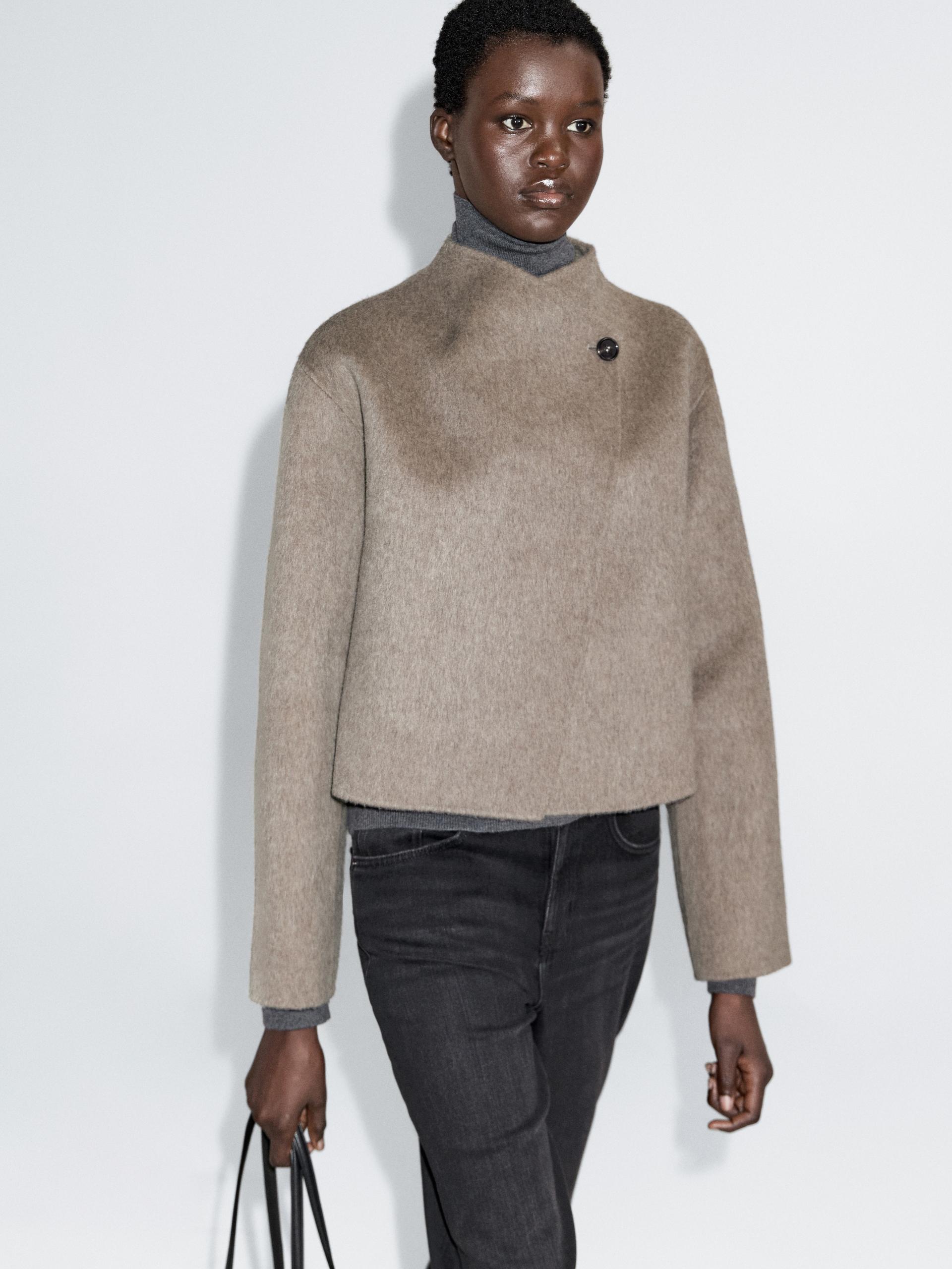 絲光處理短版大衣 · 沙色 · Coats | Massimo Dutti
