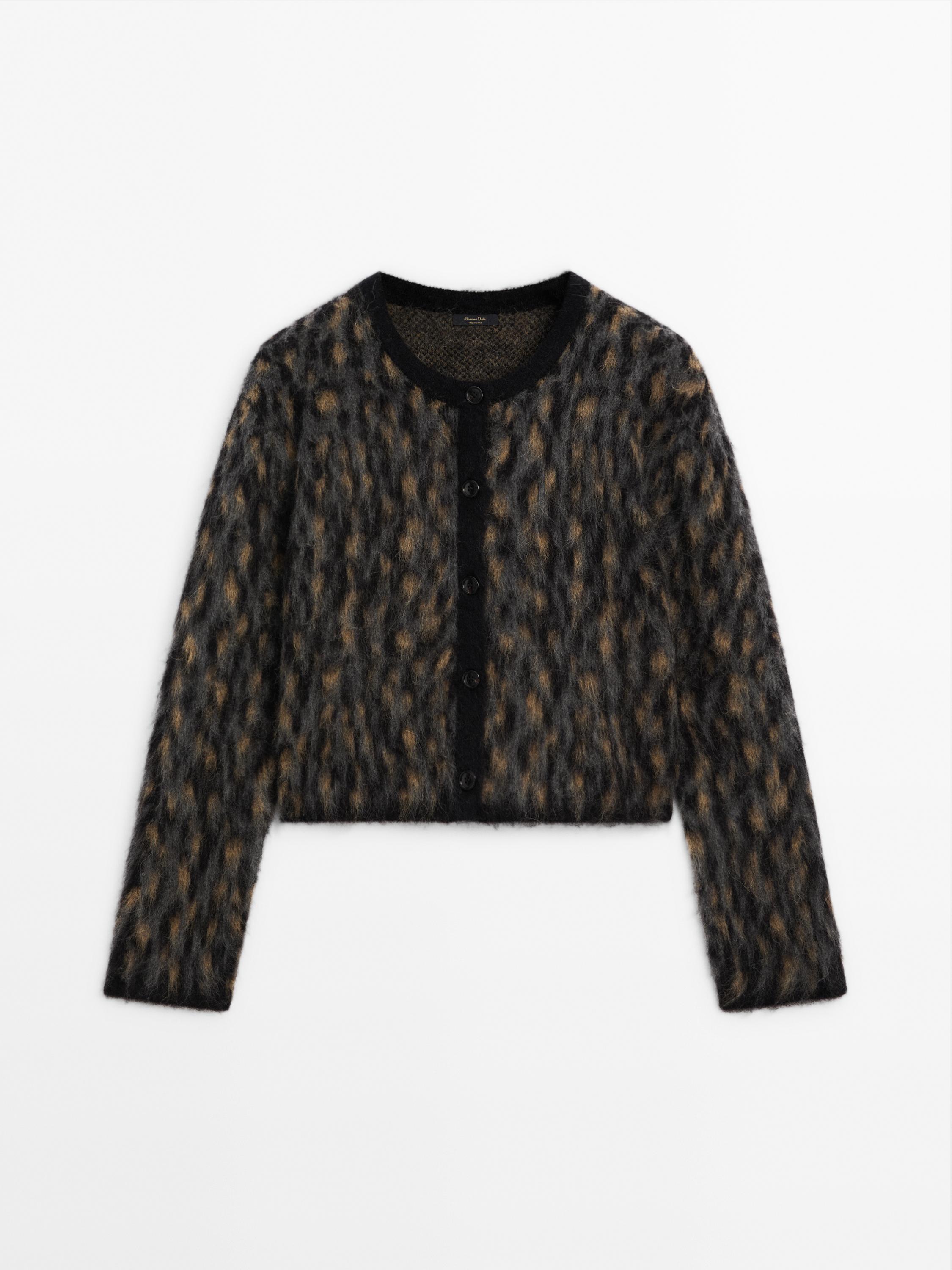 Triko me kopsa prej leshi dhe leshi alpaka me motiv gëzofi · Gri E ...