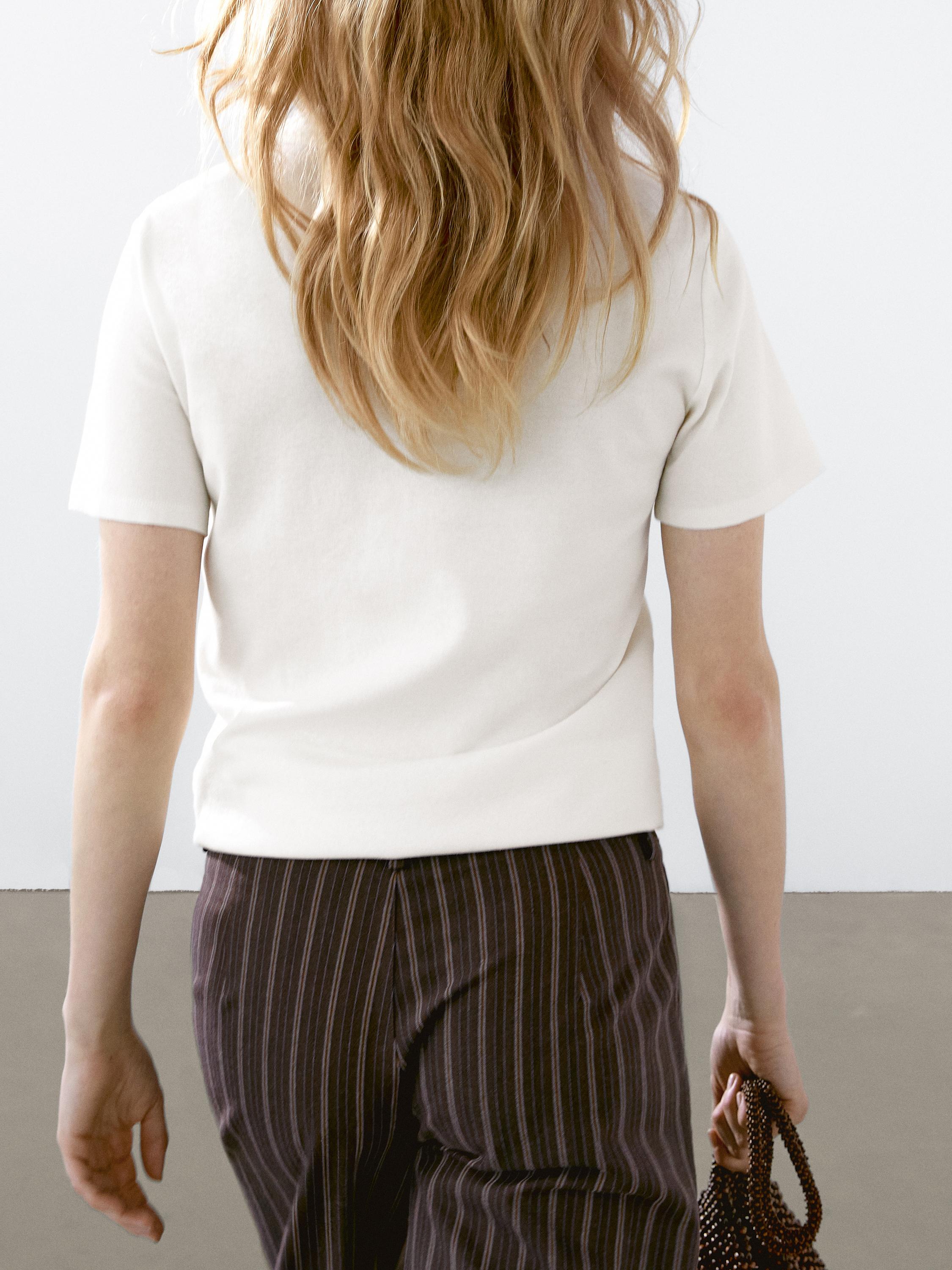 T-shirt with frayed collar · Cream · Circular | Massimo Dutti