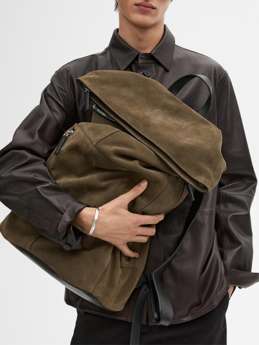 Batoh ze štípaného semiše s detailem z kůže napy · Khaki · Saka ...