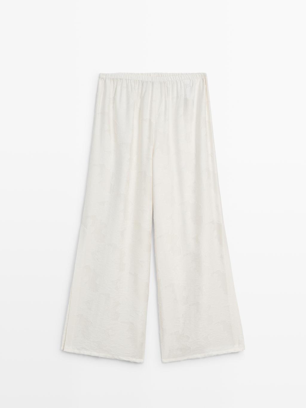 Galtza gomadun arinak ehunaren xehetasunarekin · Zuria · Galtzak ...