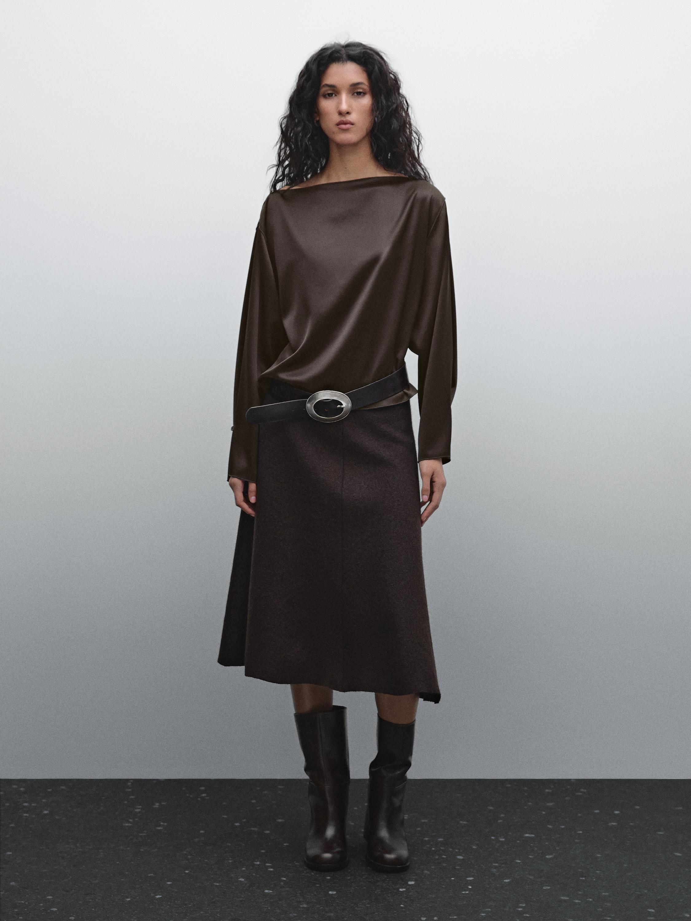 Blusa fluida acetinada · Castanho · Camisas | Massimo Dutti