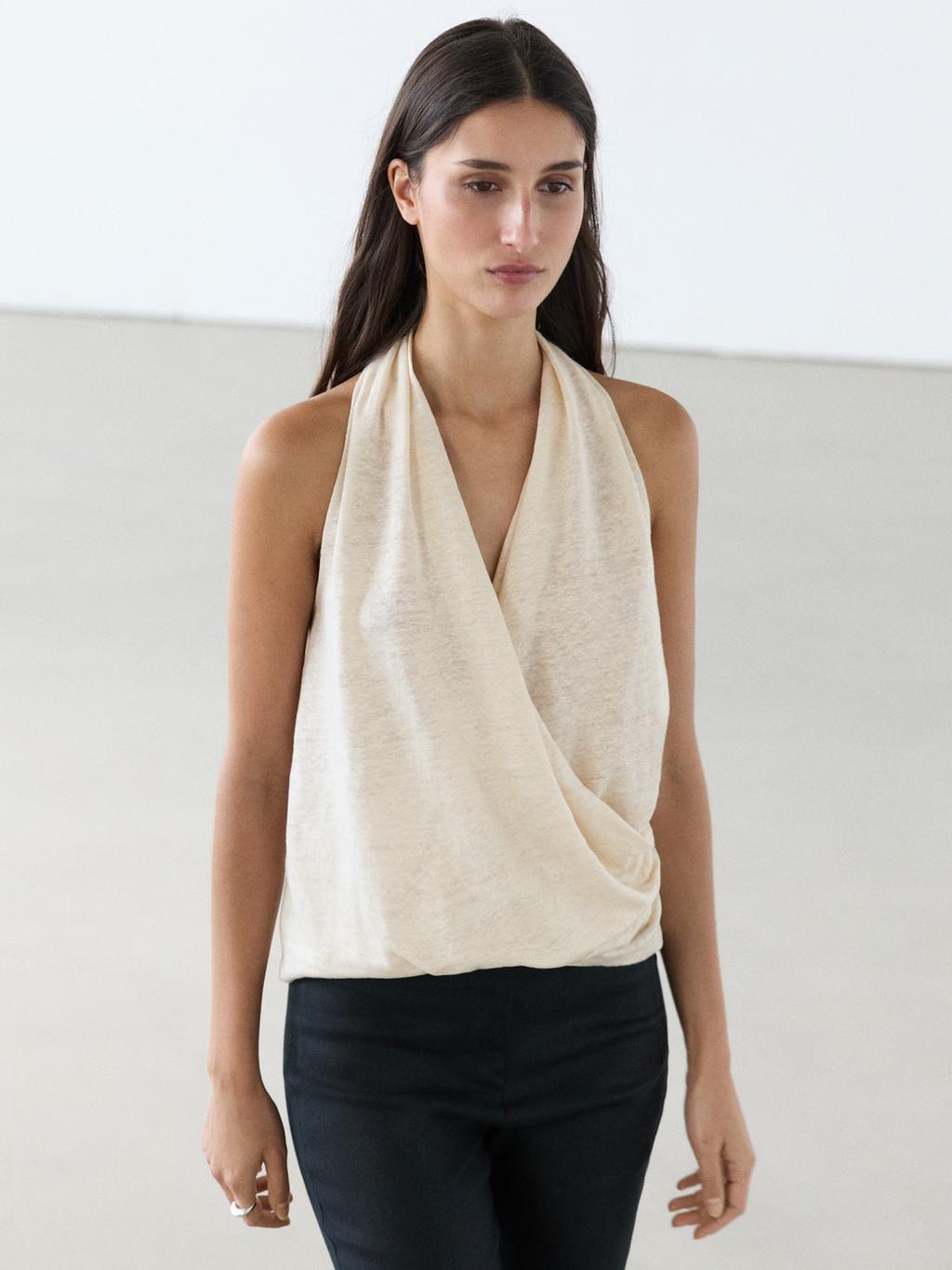 Top cruzado detalle drapeado · Beige · Camiseta | Massimo Dutti