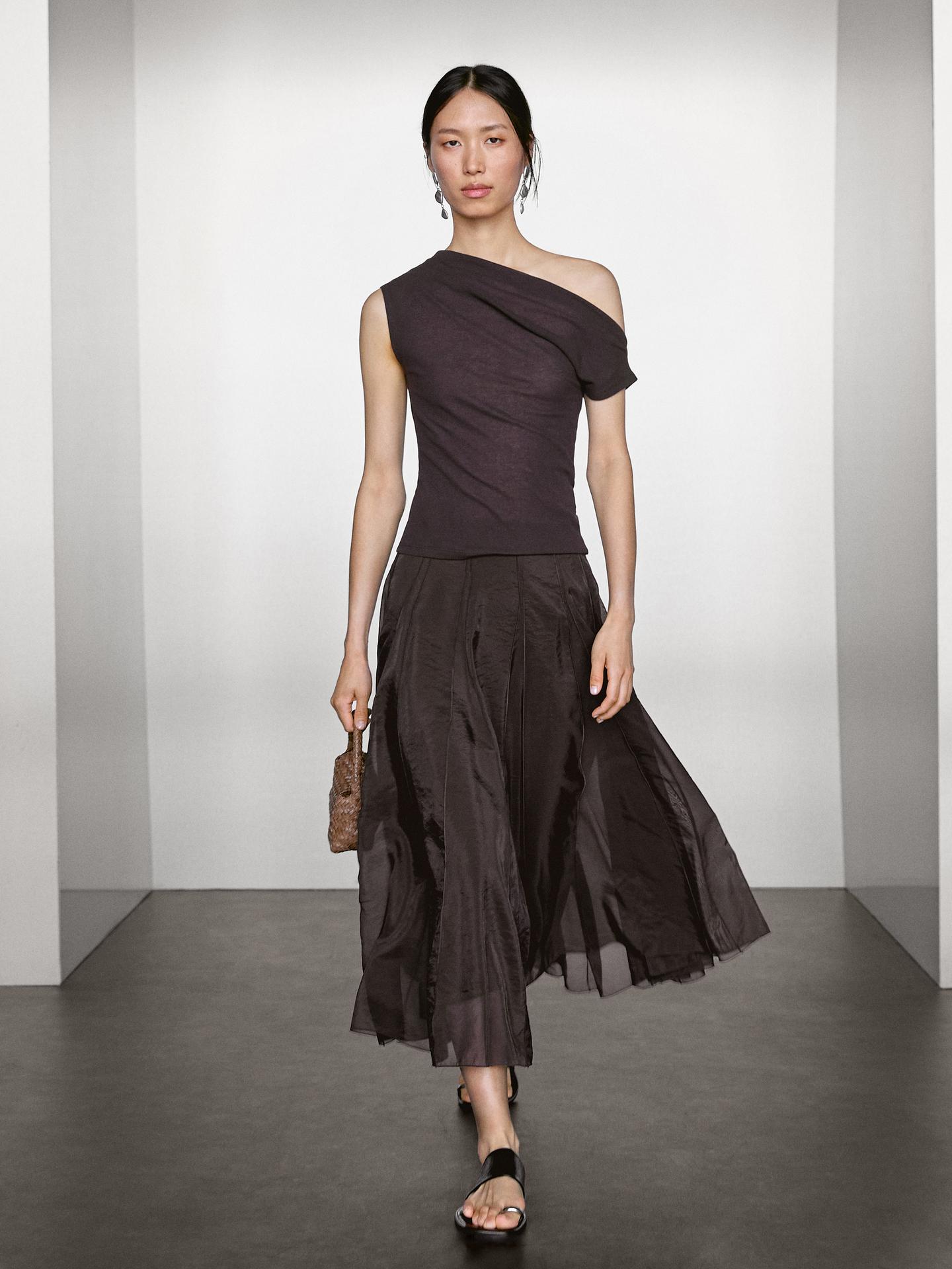 Lange wijde rok met godet detail · Chocolade · Zonnebril | Massimo Dutti