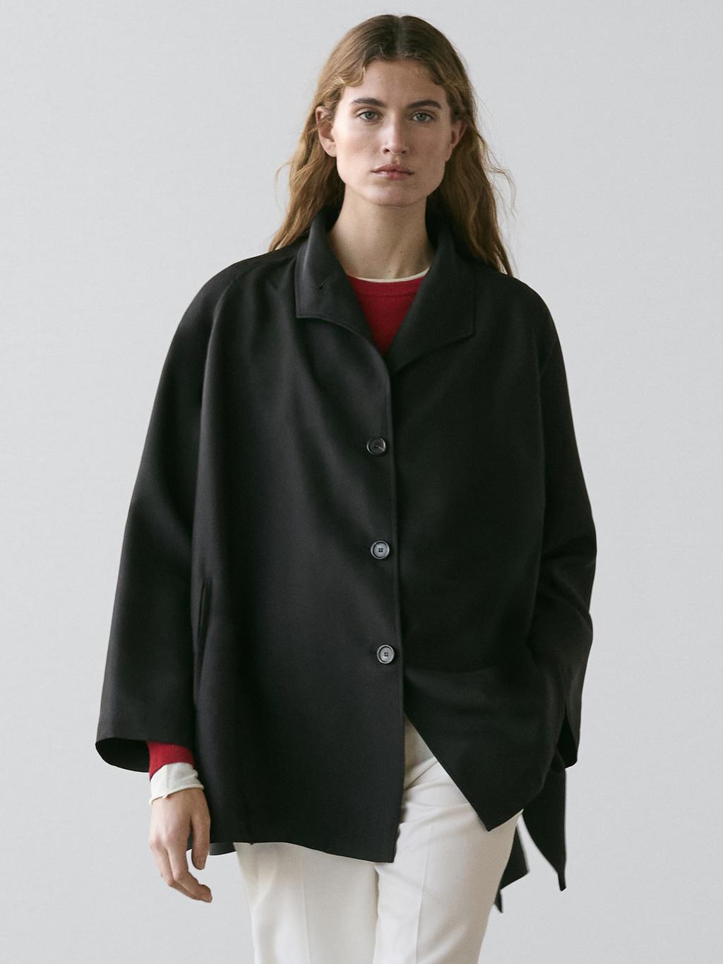 Cape fluide volume avec boutons · Noir · Vestes | Massimo Dutti