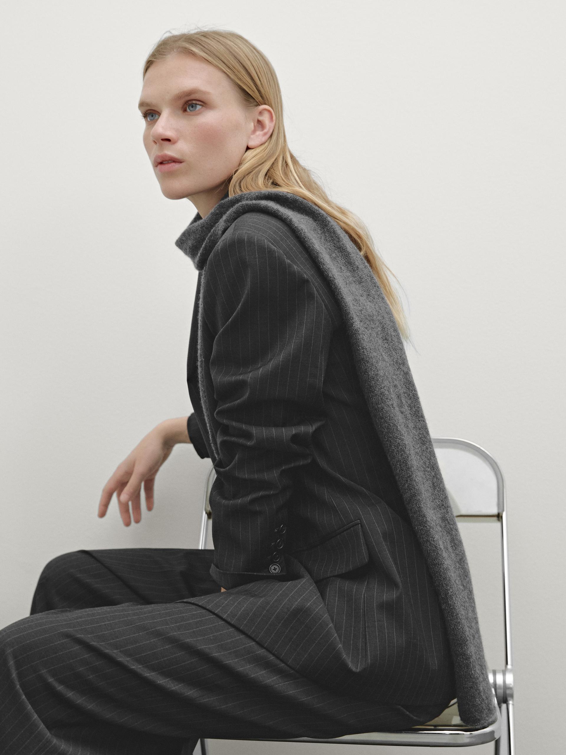 Feinstrickschal aus Wollmischgewebe · Grau · Accessoires | Massimo Dutti