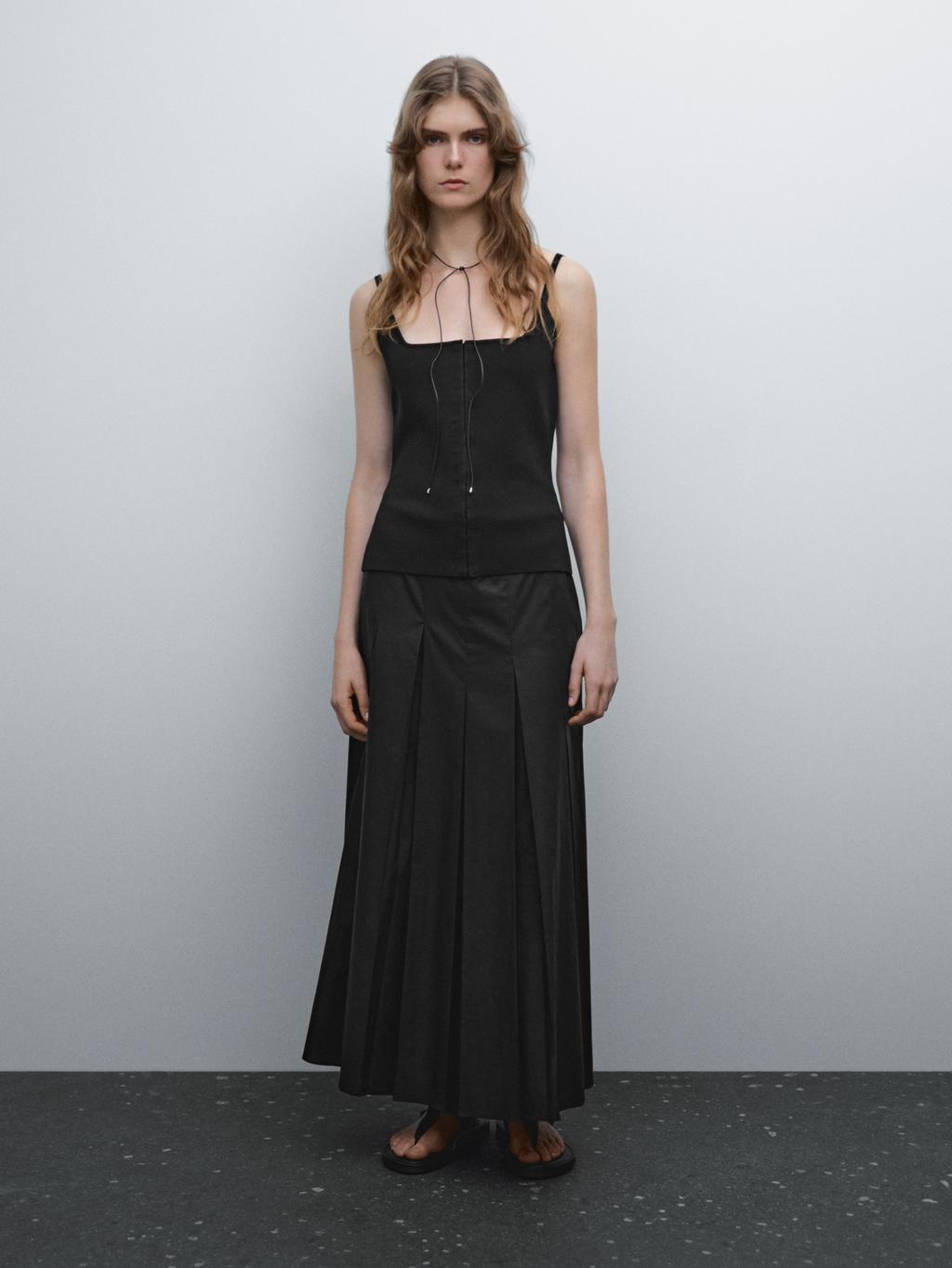 Ozko krojen top · Črna · Suit / Smart | Massimo Dutti