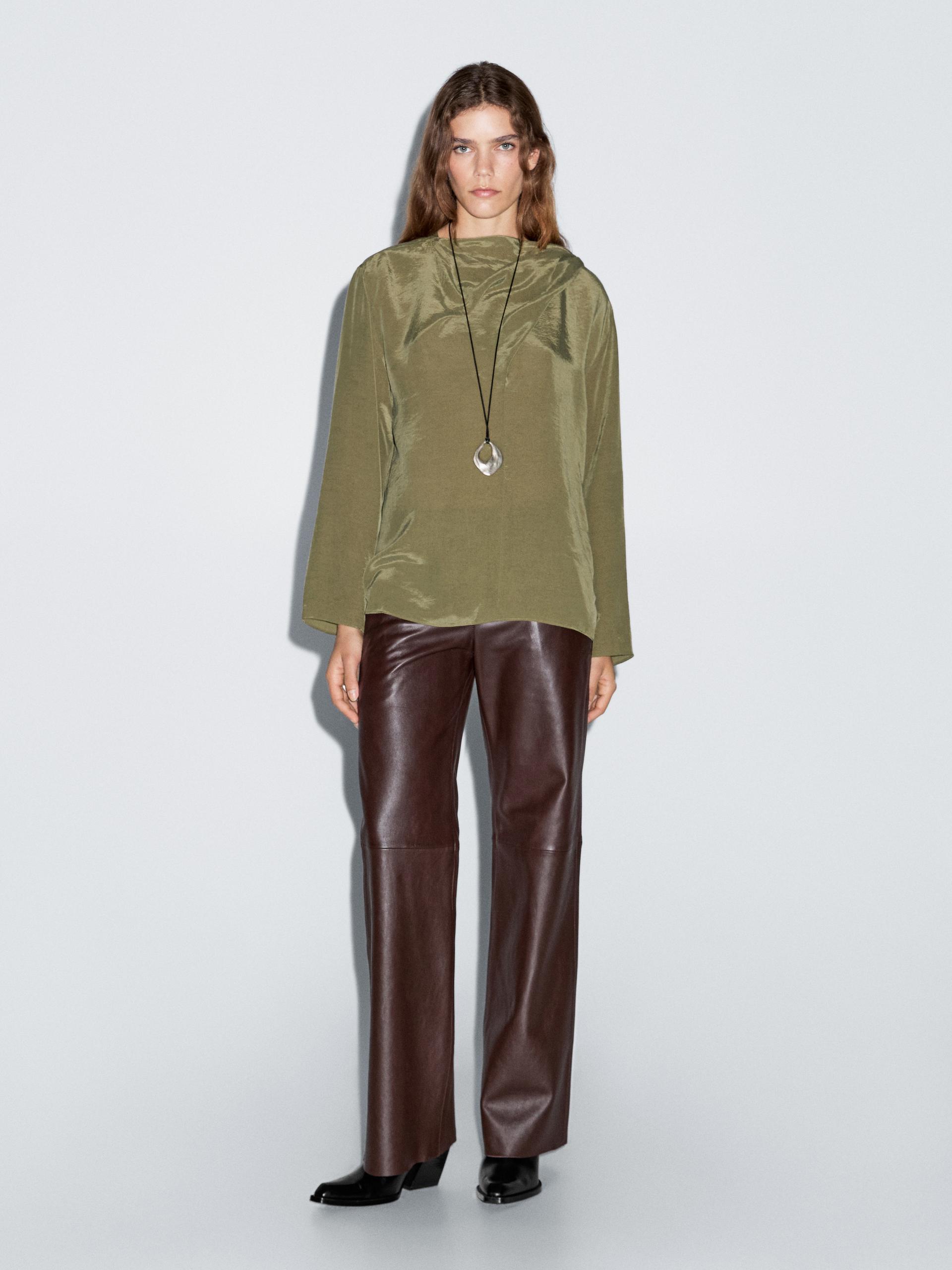 Floaty blouse with voluminous collar · Მწვანე · Shirts | Massimo Dutti