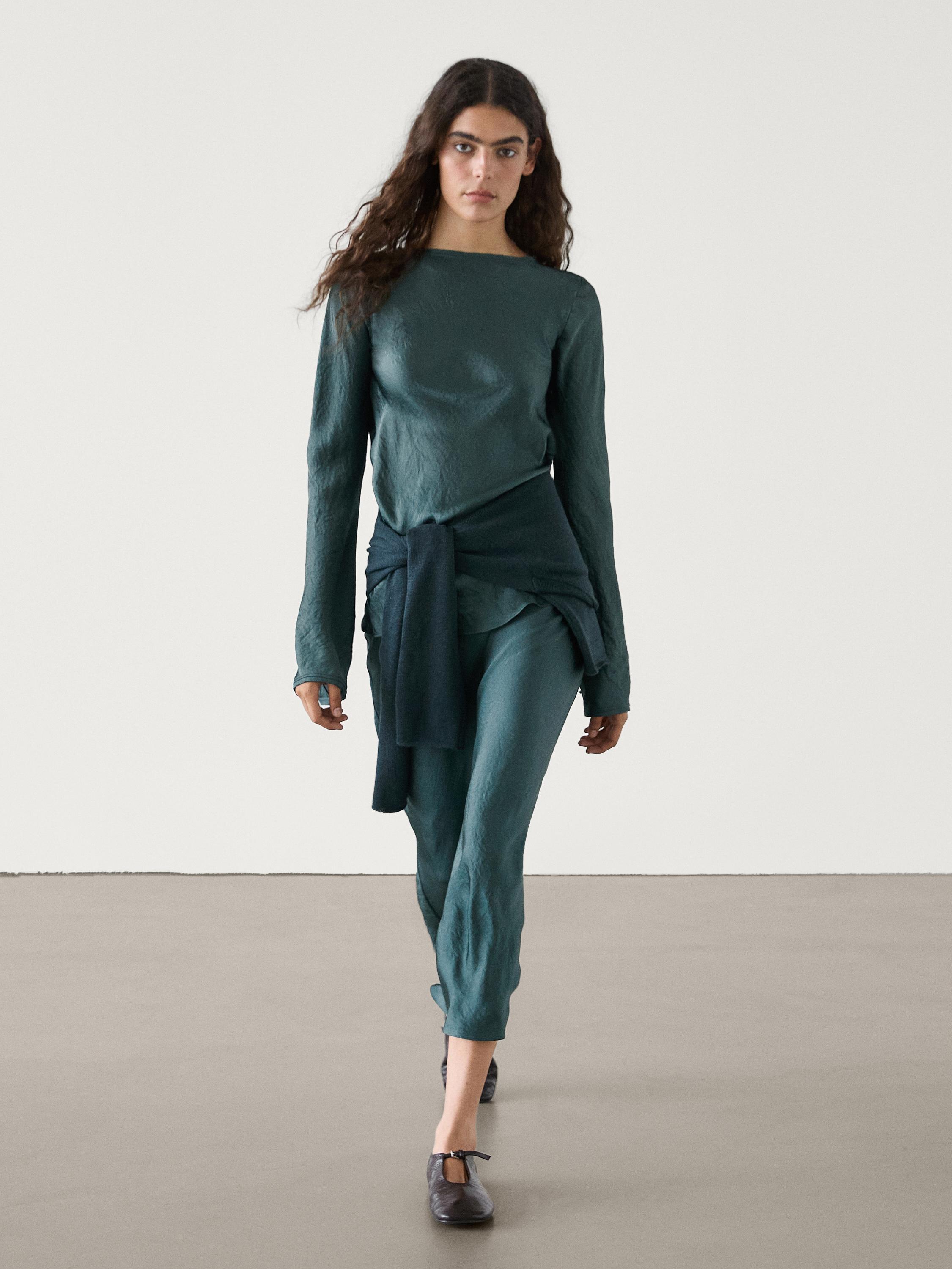 Crackled satin midi skirt co-ord · Green · Smart / Skirts | Massimo Dutti