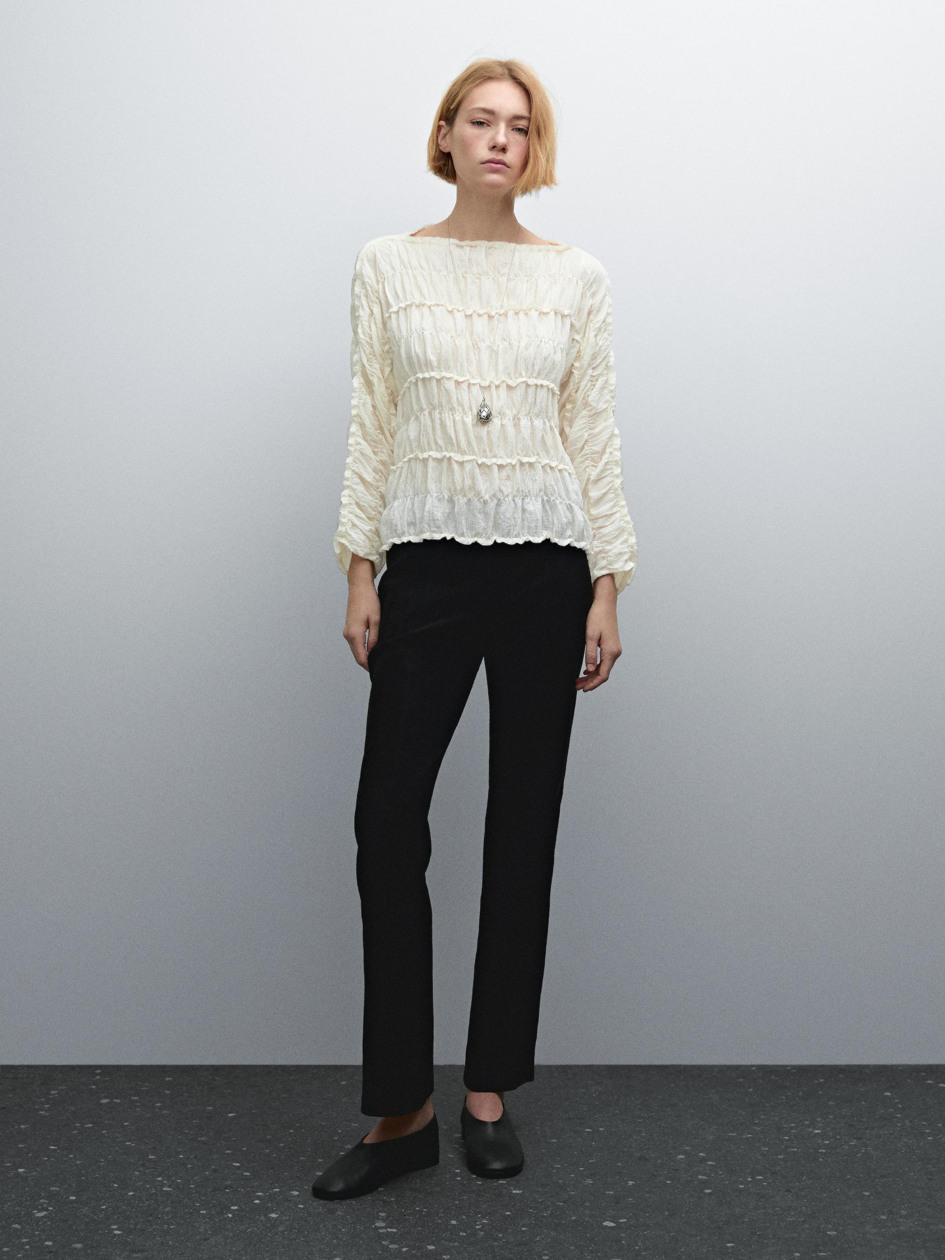 셔링 디테일 루즈핏 셔츠 · 오프 화이트 · 셔츠 | Massimo Dutti