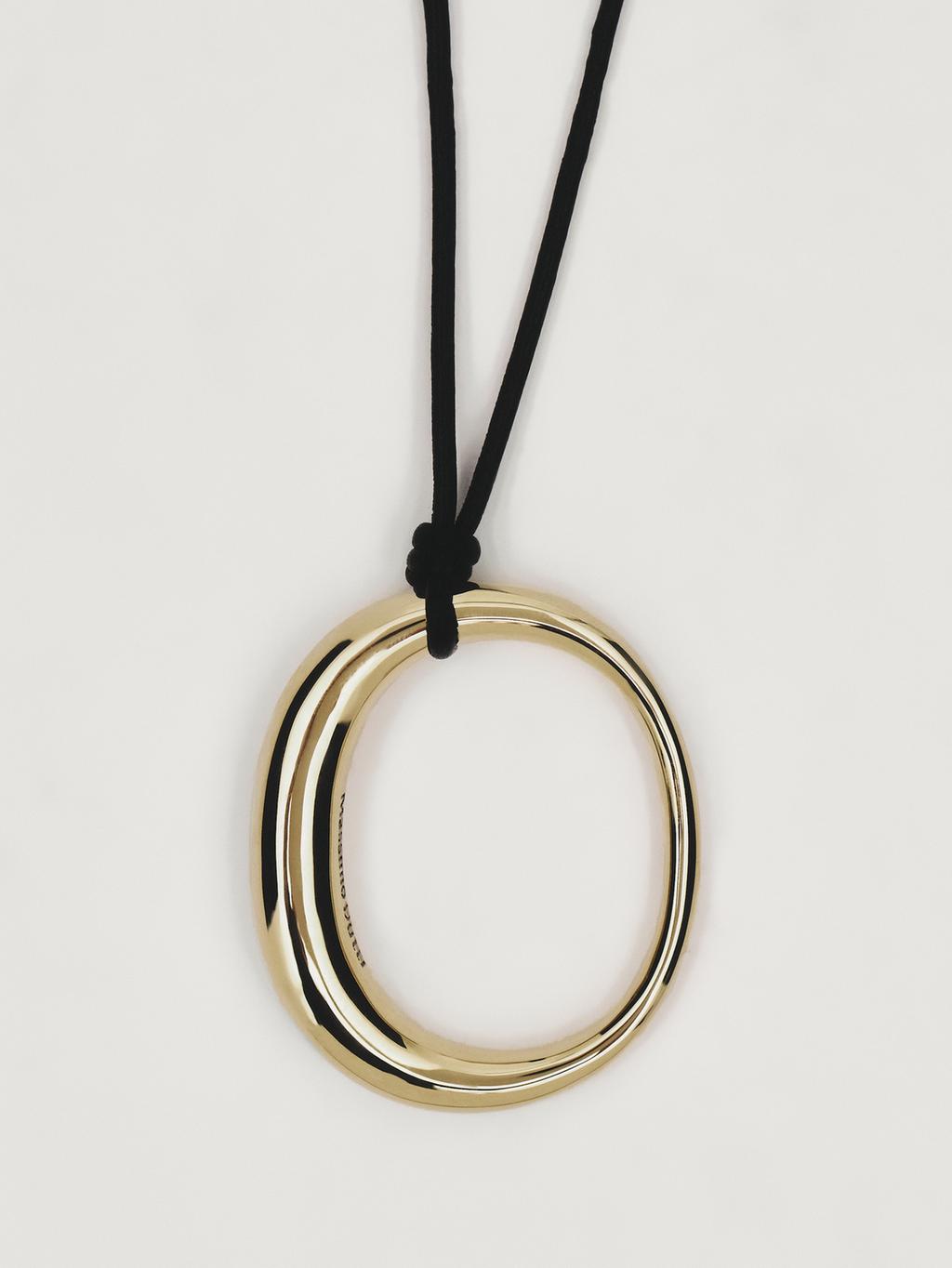 Collar Cordón Piel Pieza Ovalada · Dorado · Accesorios Massimo Dutti