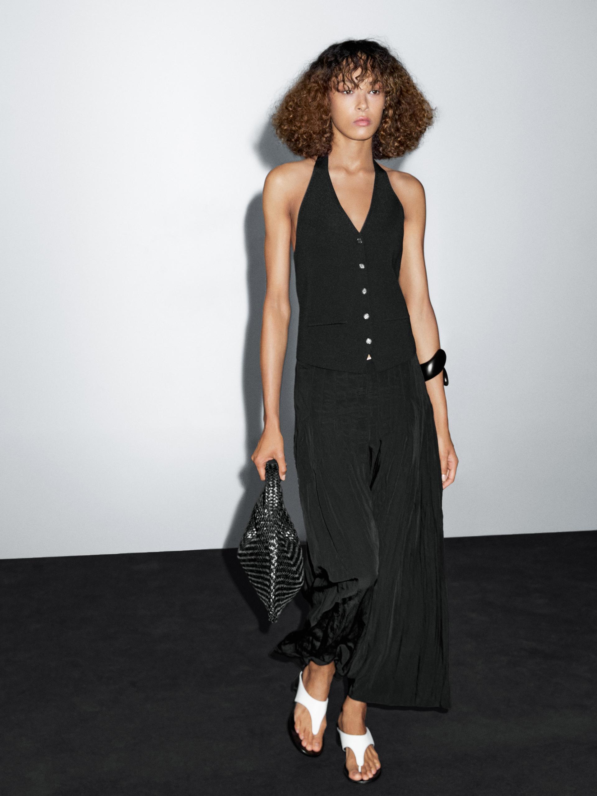 Flowing midi skirt with box pleats · Black · Sunglasses | Massimo Dutti